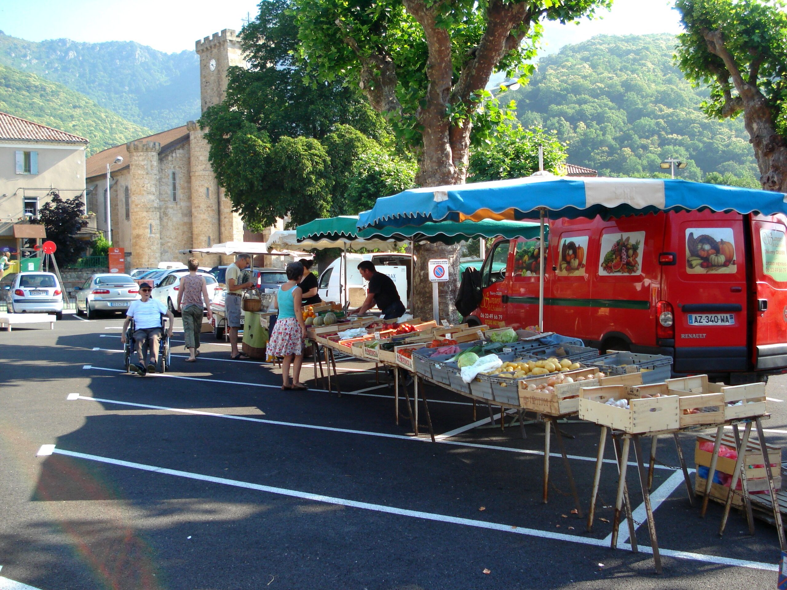Markets, buying and eating local in Ardèche...